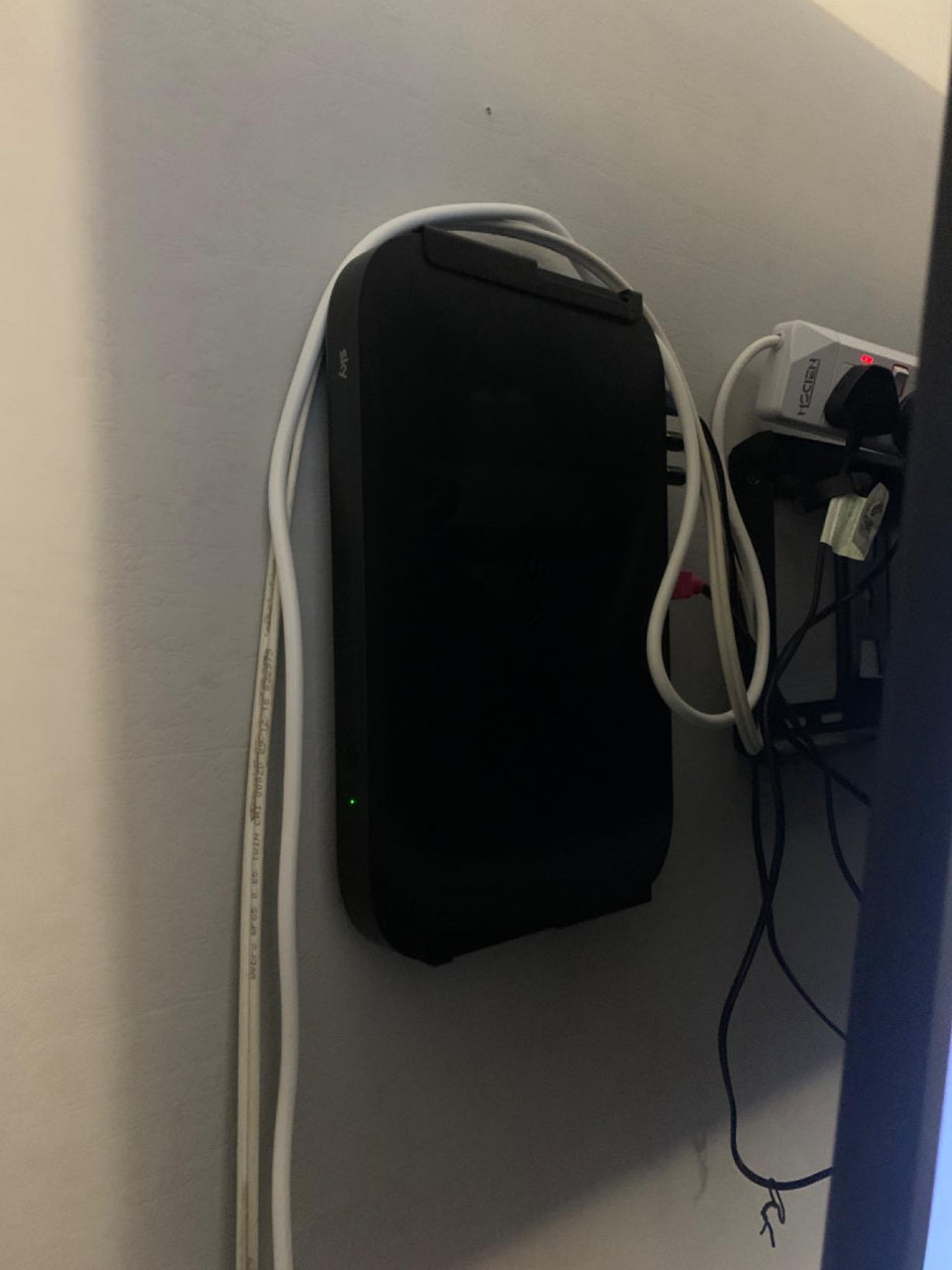 Sky Box Wall Mount: Dynas Bracket for Sky Q Box – Dynas Ltd