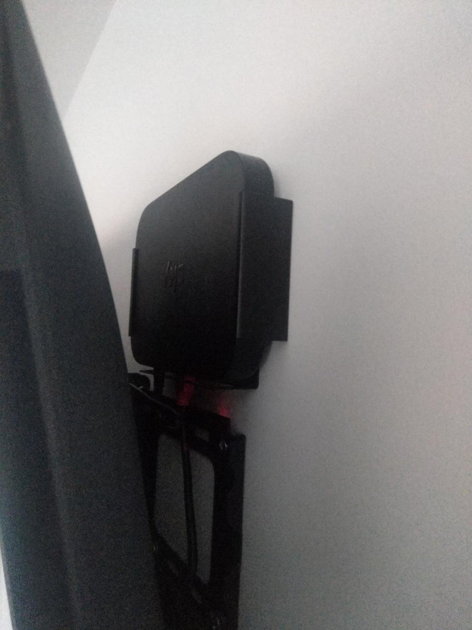 "Sky Q Mini Box Wall Mount: The Ultimate Space Solution | Dynas – Dynas Ltd