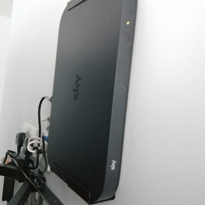 Sky Box Wall Mount: Dynas Bracket for Sky Q Box – Dynas Ltd